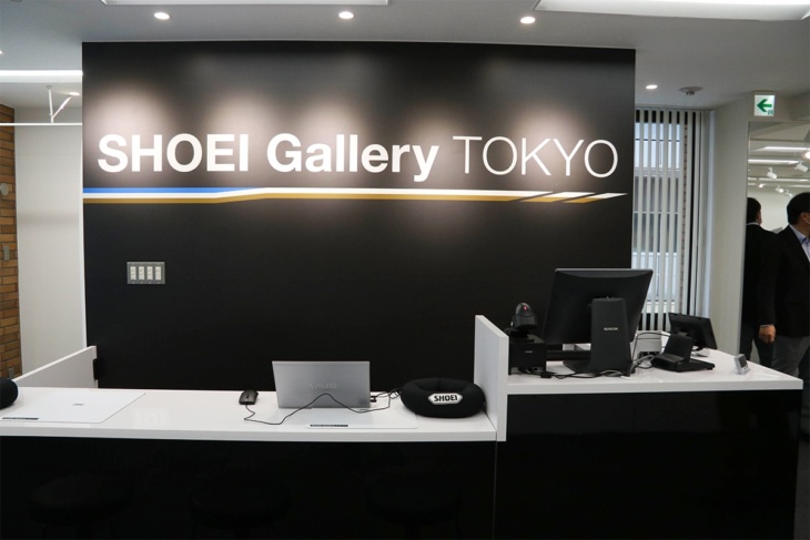 SHOEIのショールーム“SHOEI Gallery TOKYO”がオープン、フィッティングや購入もOK！ - バイクトピックス - レディスバイク