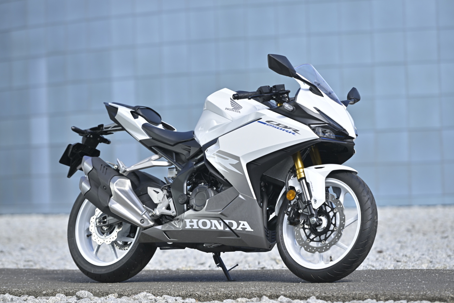 Motorcycle New Model Show in Aoyama プロジェクトBIG-1 30周年記念モデルのCB1300も展示！ - バイクトピックス - レディスバイク